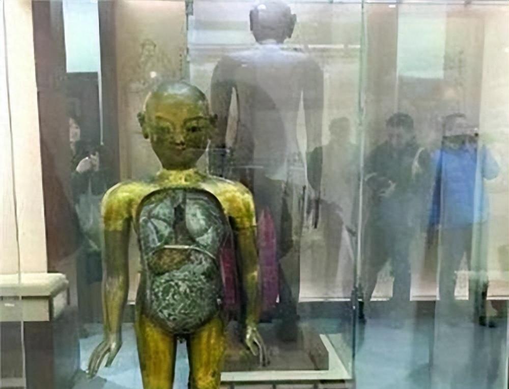 Japan's strange "acupuncture bronze man" has caused an uproar in the ...