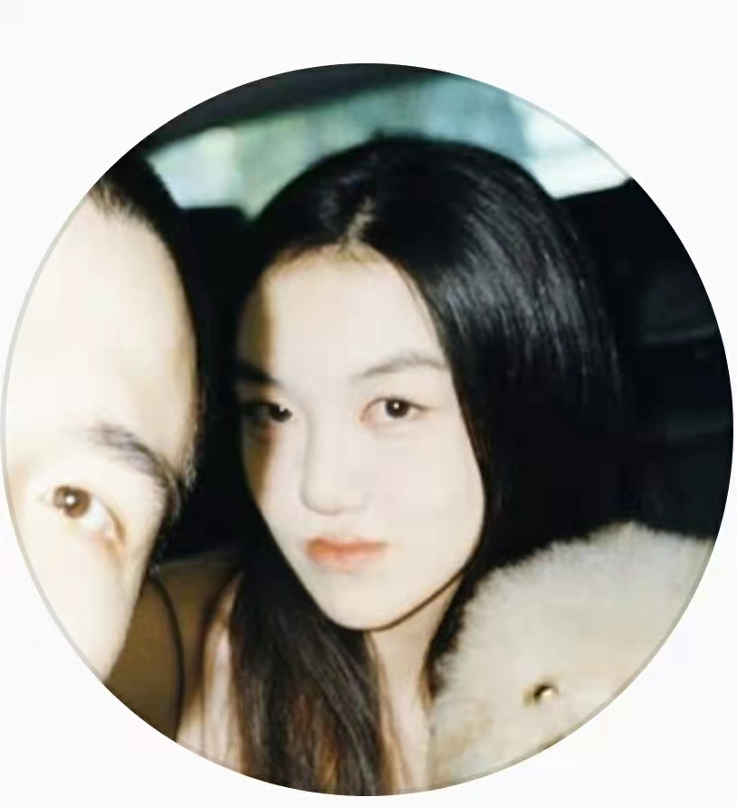 A recent photo of 16-year-old Li Yan was exposed!Put on red lips and ...