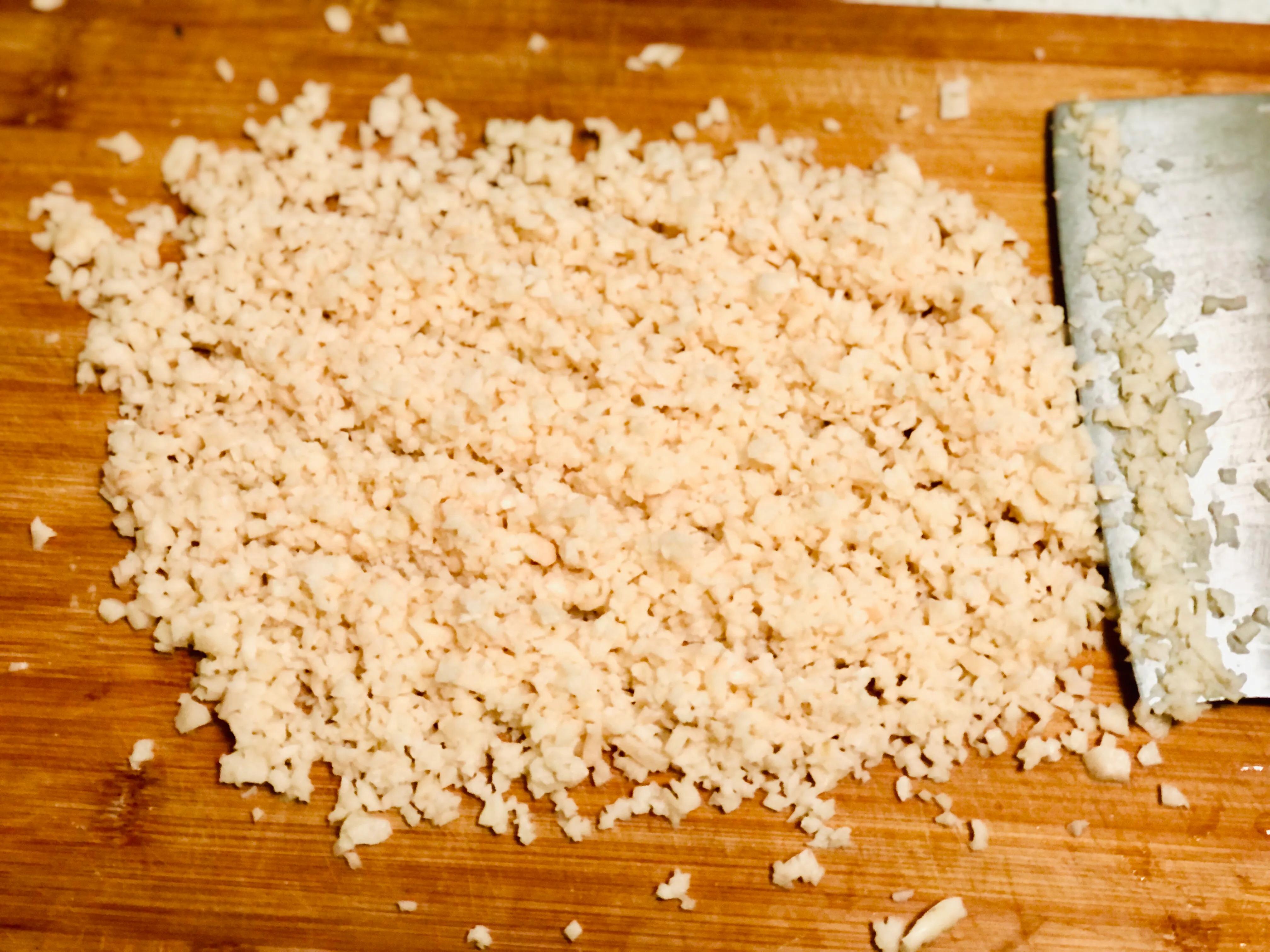 Fried lotus root balls, don't just add flour, add "one thing", crispy ...