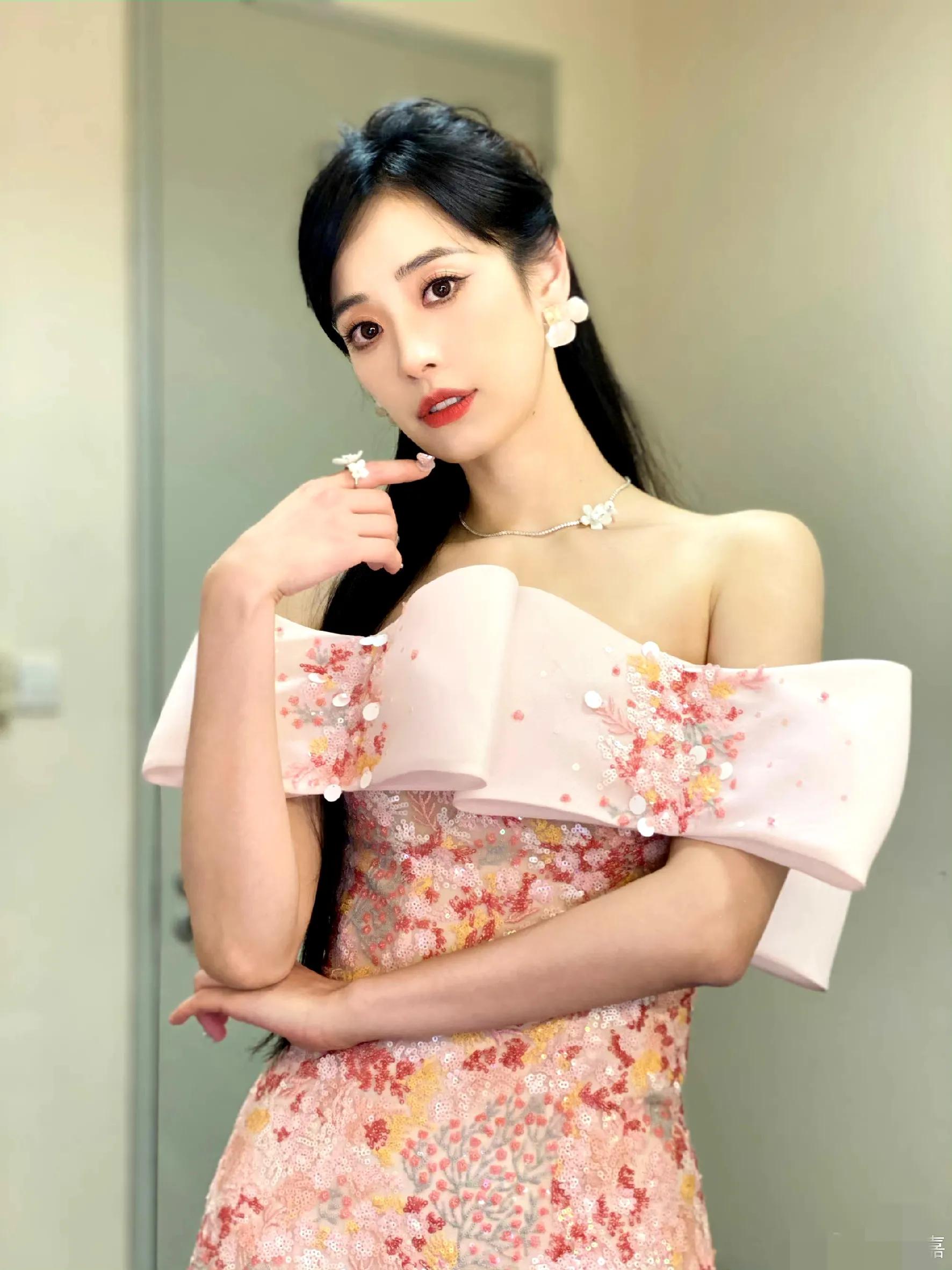 Bakelite ranks first, Cao Kefan intends to give way, who is the heroine Chen Chen or Si Wenjia ...