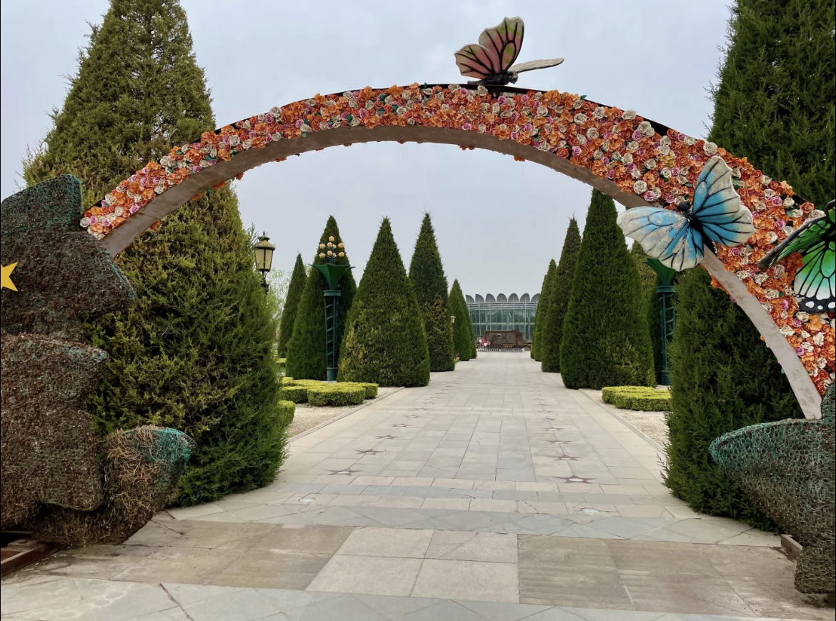 The Grand View Garden of World Flowers, where you can see all the ...