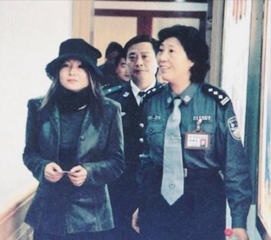 Rock and roll queen Luo Qi, 16-year-old racing motorcycle, 18-year-old ...