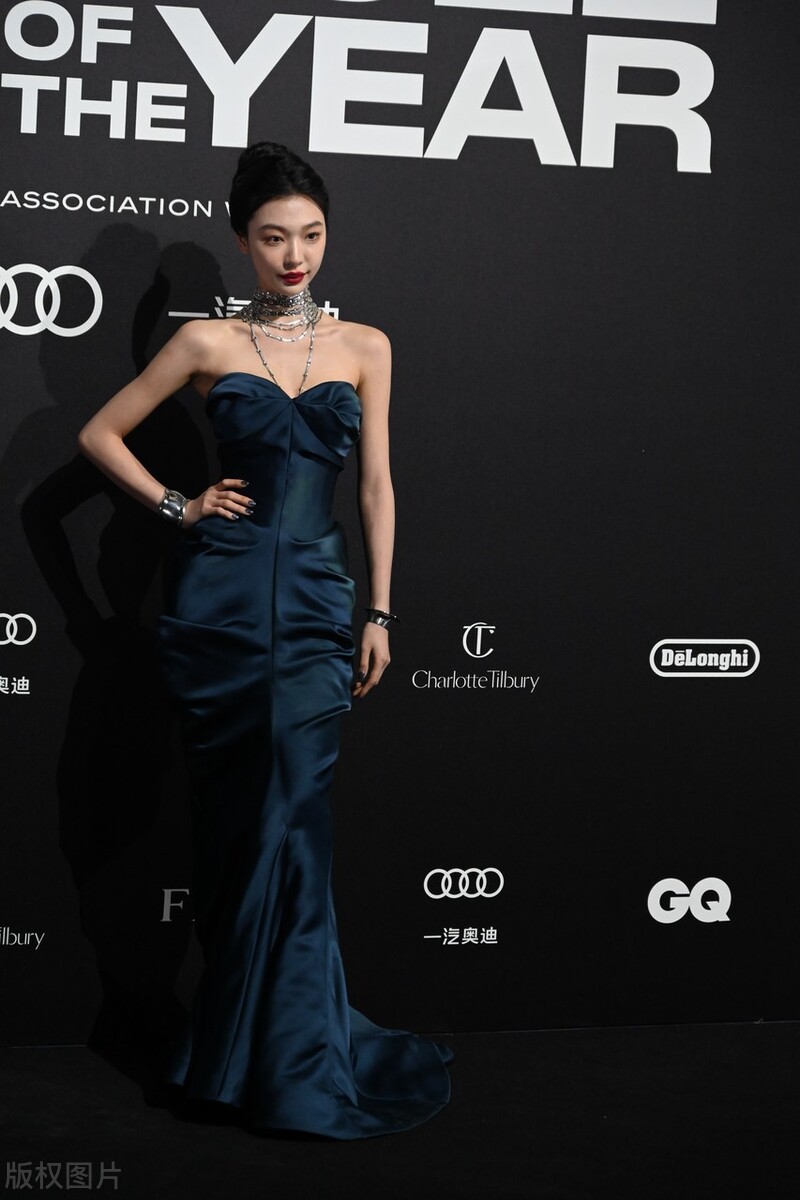 Yi Mengling attended the red carpet of the 2022GQ Grand Ceremony - iMedia