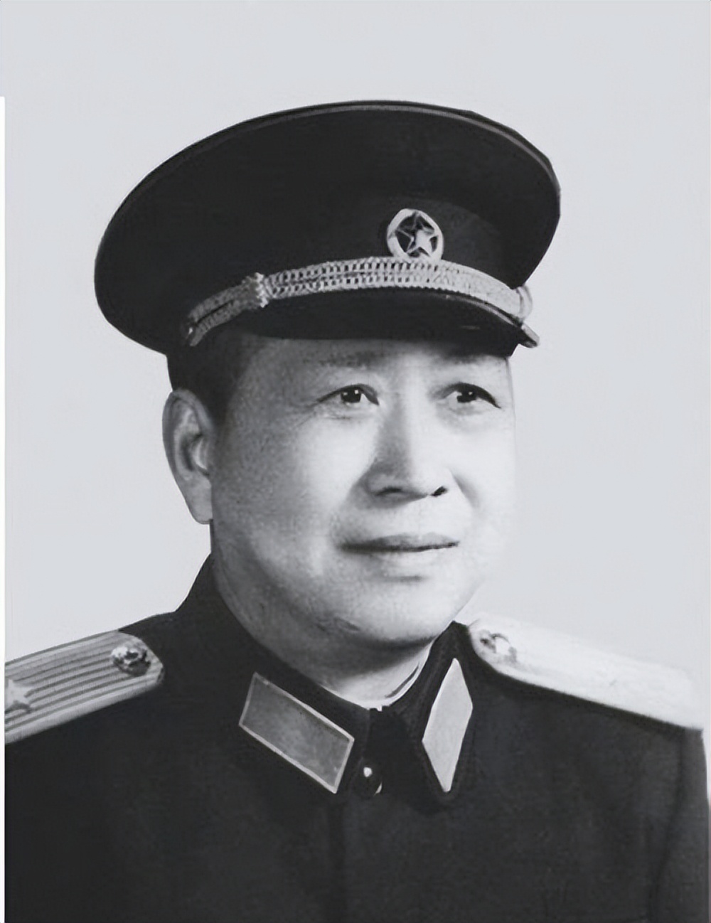 In 1958, when General Tan Zheng was speaking on stage, a large colonel ...