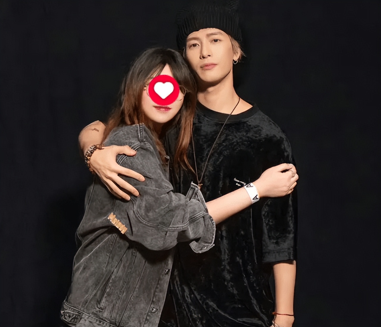 Can you take a photo with your idol for money? Wang Jiaer's fee sparks hot debate - iMedia