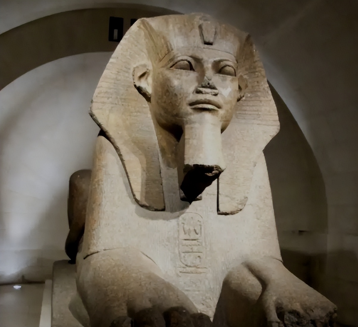 What are the characteristics of a sphinx? How does it affect culture ...