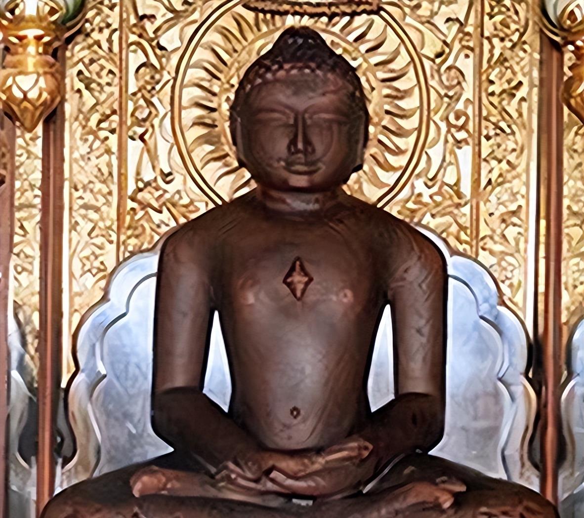What does the word "Mahatma" in the main hall of the temple mean? Who ...