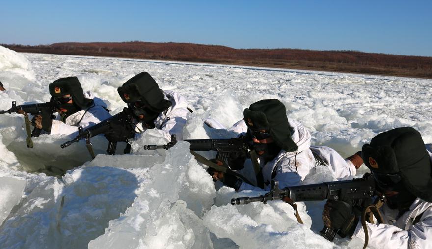 On the Sino-Russian border, the Russian military uses scarecrows to ...