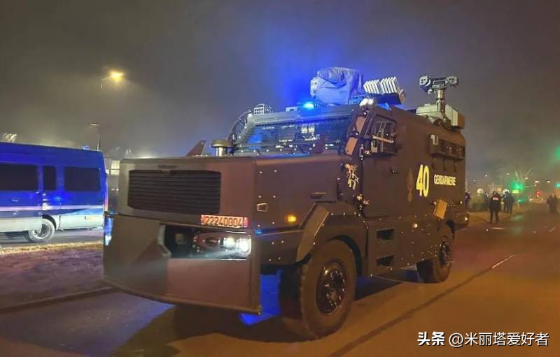 The new centaur armored vehicle equipped by the French Gendarmerie ...