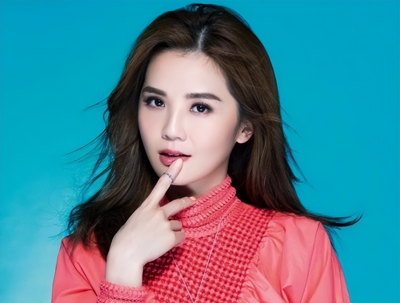 After the divorce, the love was thrown away and she is still single at ...