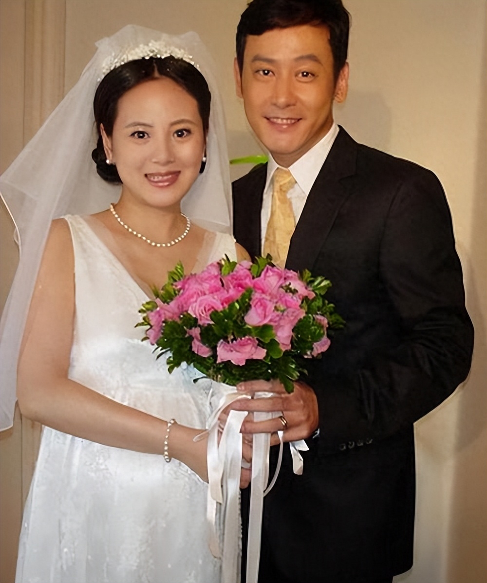 She gave up her career to get married and have children for love, but her husband cheated on her ...