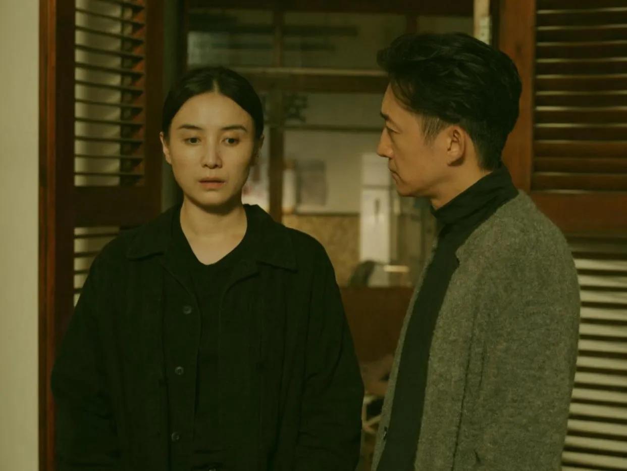 The first episode of Feng Xiaogang's TV series "Echo" sets the stage, Song Jia's acting skills ...