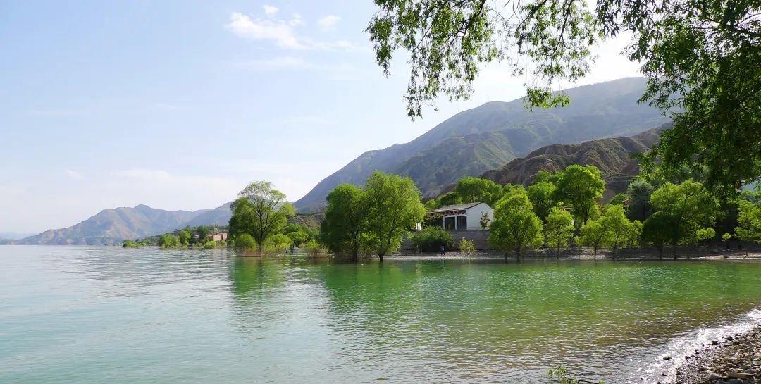 [Linxia Geopark] Bingling Lake in March, the lake is beautiful in ...