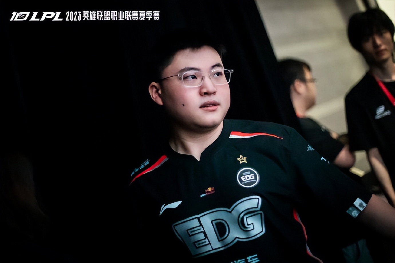 JDG may set a new winning streak against iG, EDG will face FPX in a key battle, and Uzi will ...