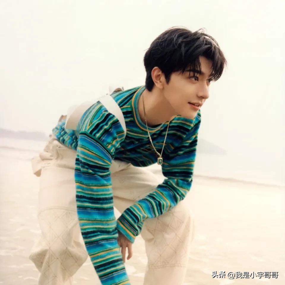 Lin Yi appeared on the cover of the summer issue of GLASS MAN Chinese ...