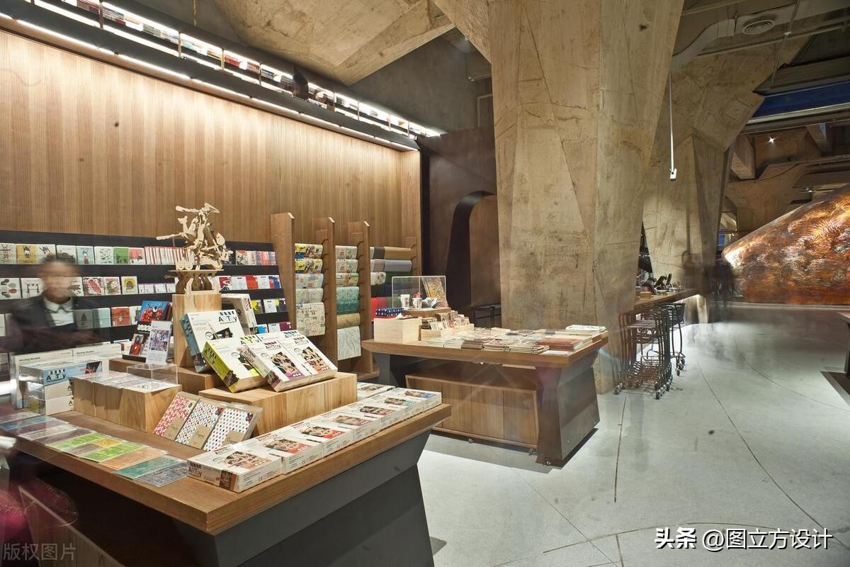 Book bar design case - iNEWS