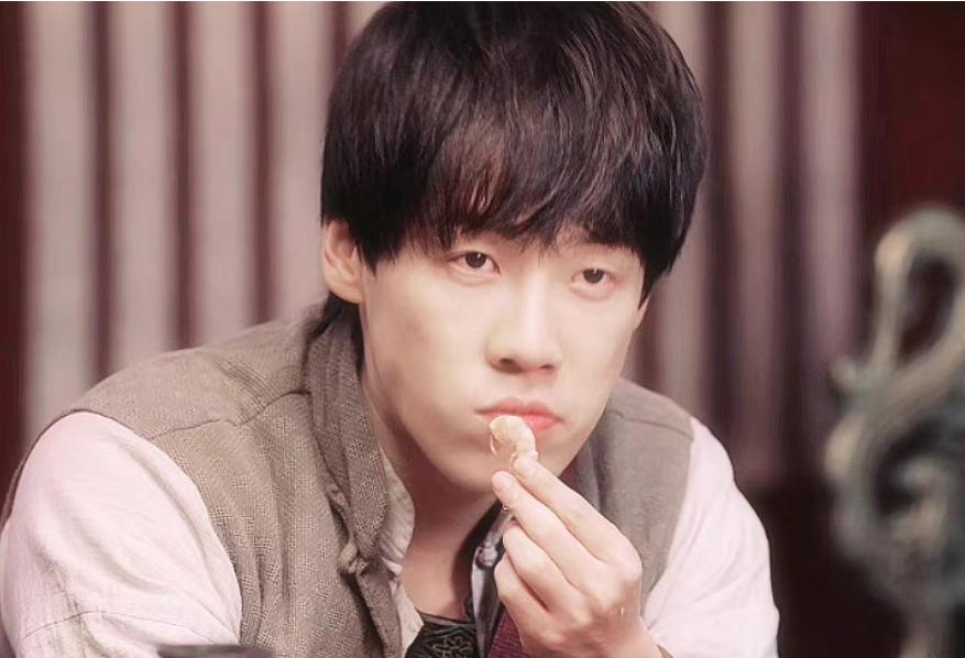 "Peng Dahai" in "Please King" has the face of Wei Daxun, and his acting ...