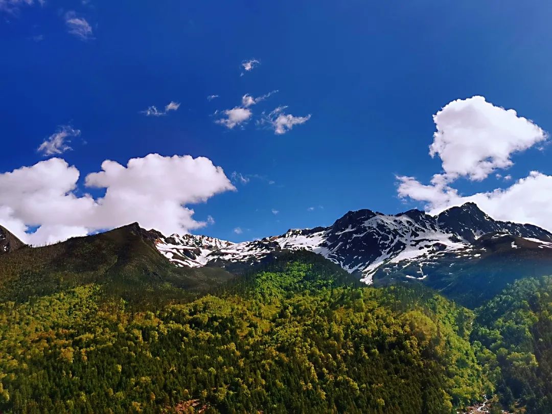 The beauty of Baima Snow Mountain is not lost to Meili Snow Mountain at ...