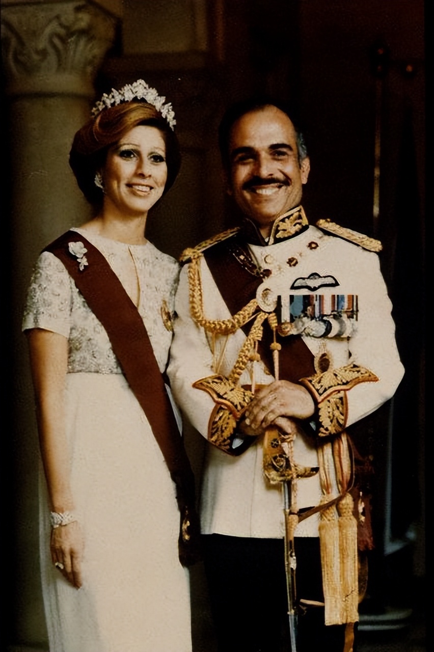 Haya: Lost his mother at the age of 3, cheated on him after marrying ...