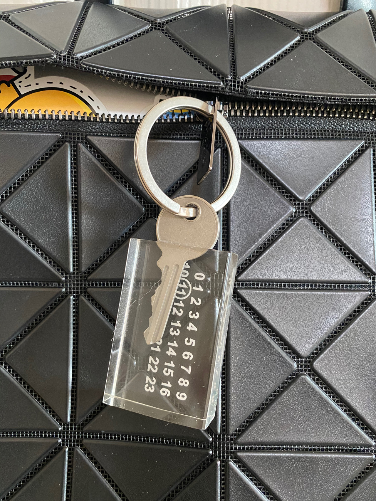 Finally found a cool and low-key backpack for commuting, I just can't ...