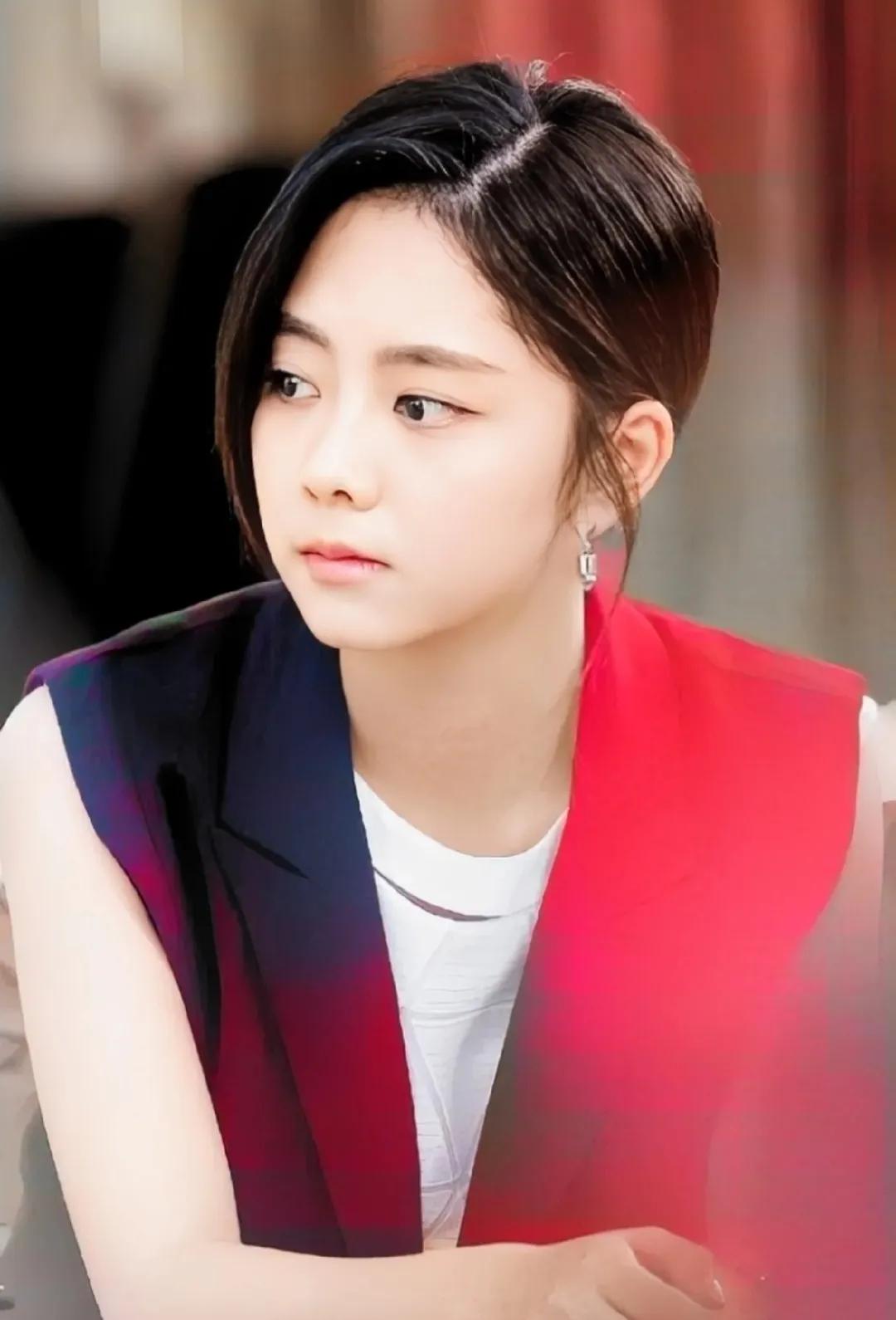 The Sweet Love History of the Overlord and Lolita - iMedia