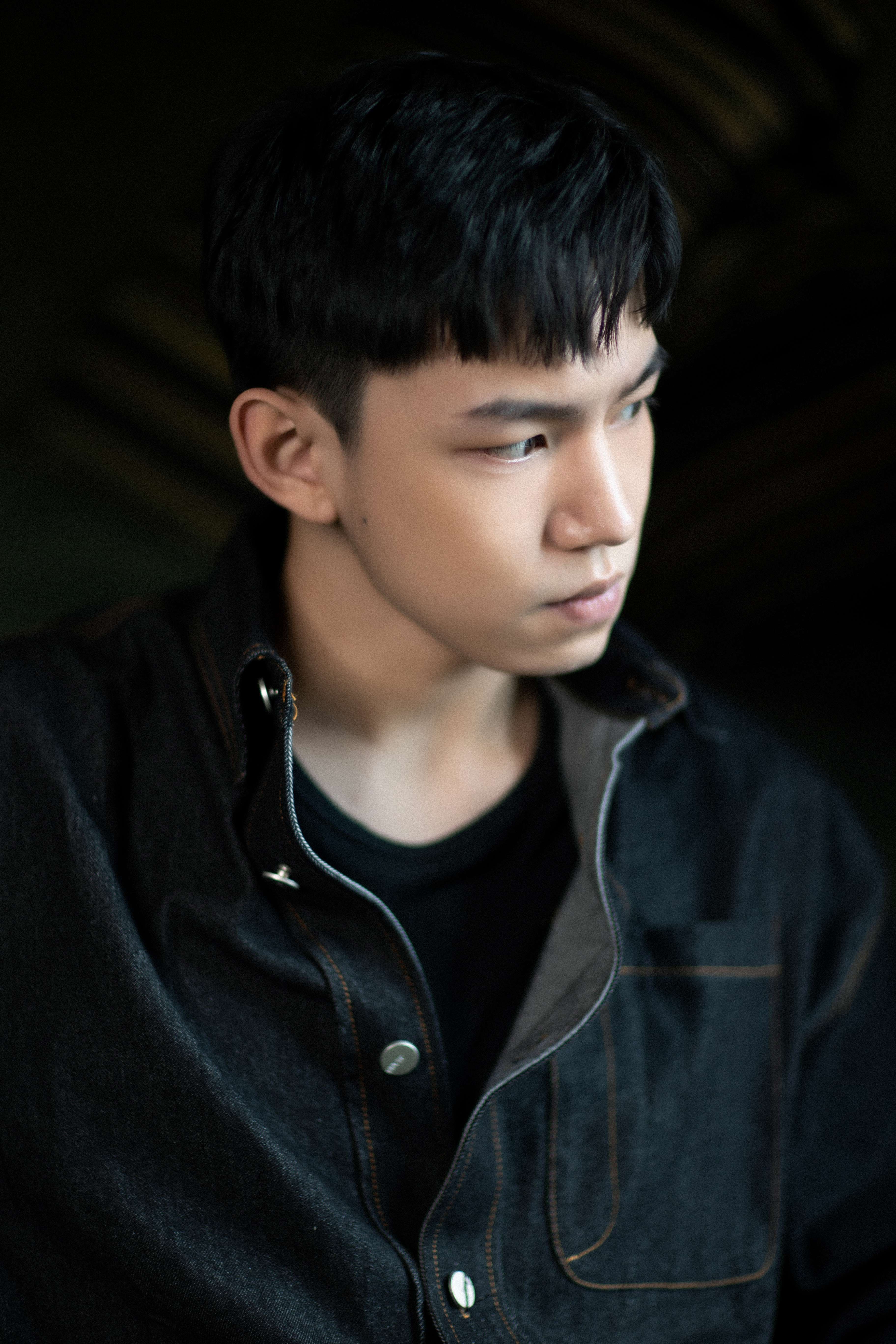 Liu Haoning's denim photo released - iNEWS