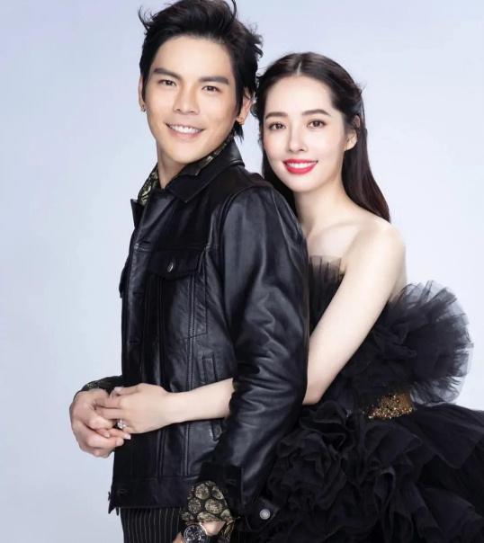 Netizens ran into Xiang Zuo Guo Biting's family at the airport, Xiang ...