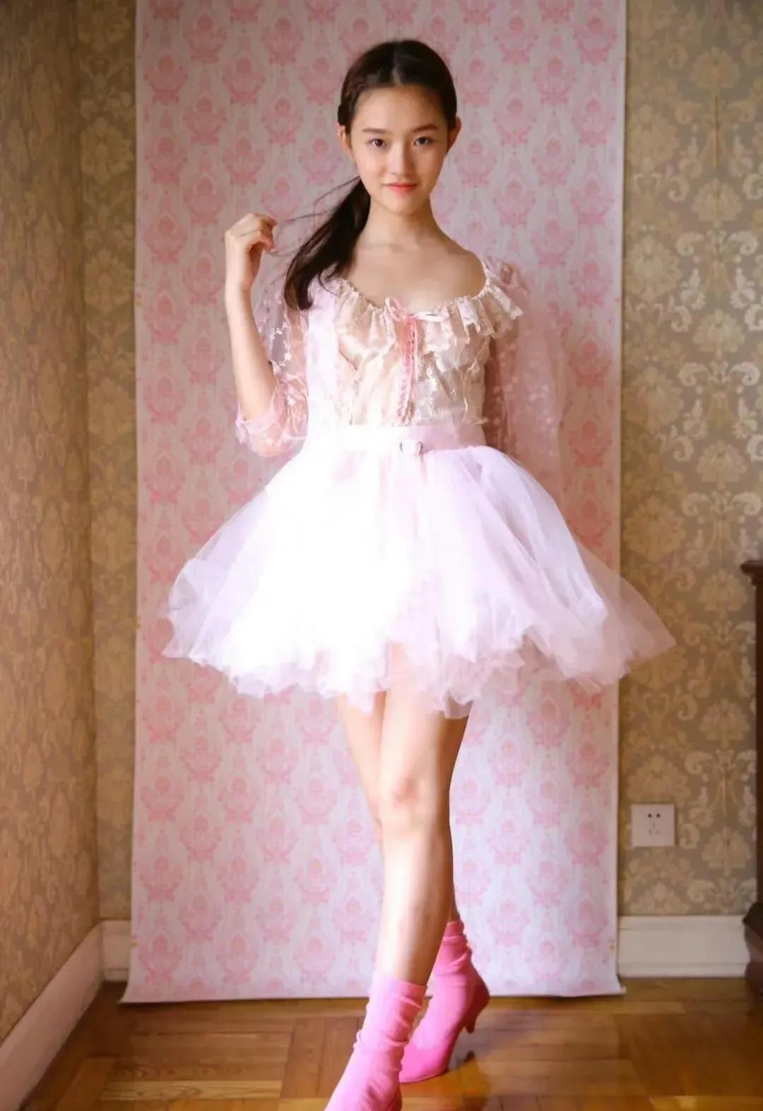 Lin Yun's early pictures, although very crude, can be seen that the ...