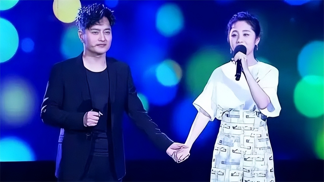 She is Yunfei's ex-wife. Her husband divorced her after becoming famous ...