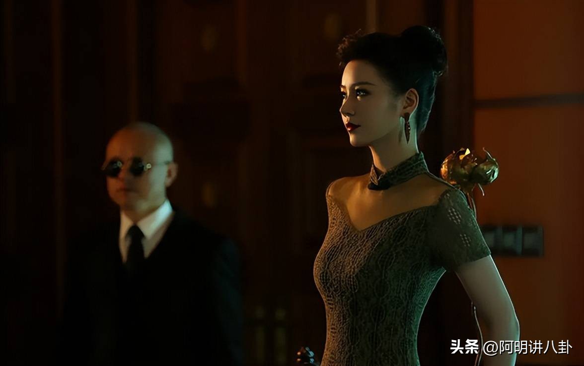 Qiu Yinong's figure is round and round, and he has a snow-skinned and ...