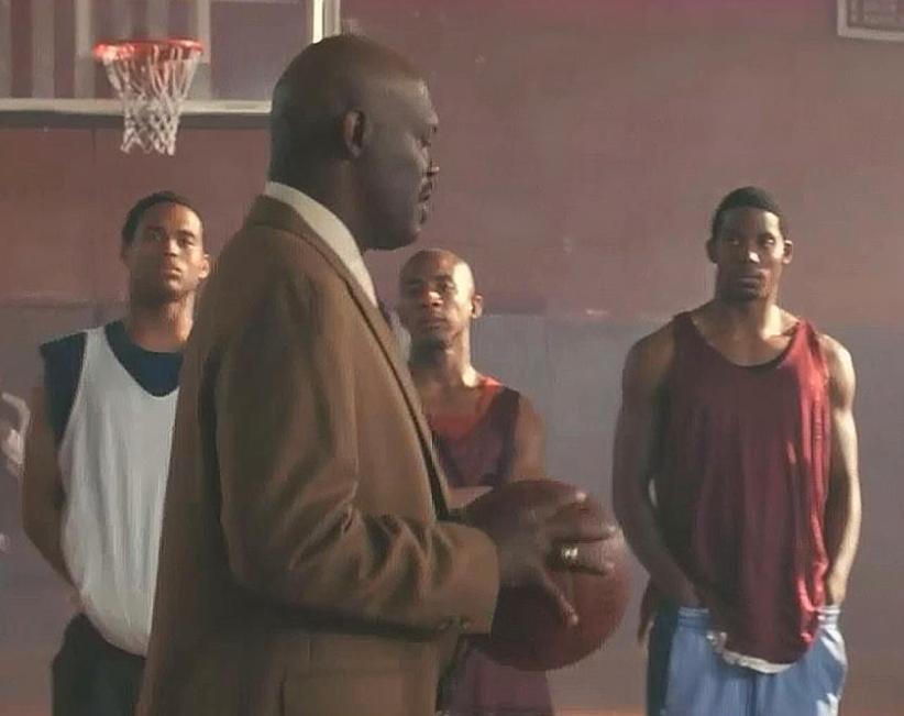 What is the main plot of the movie "Coach Carter"? What social problems ...