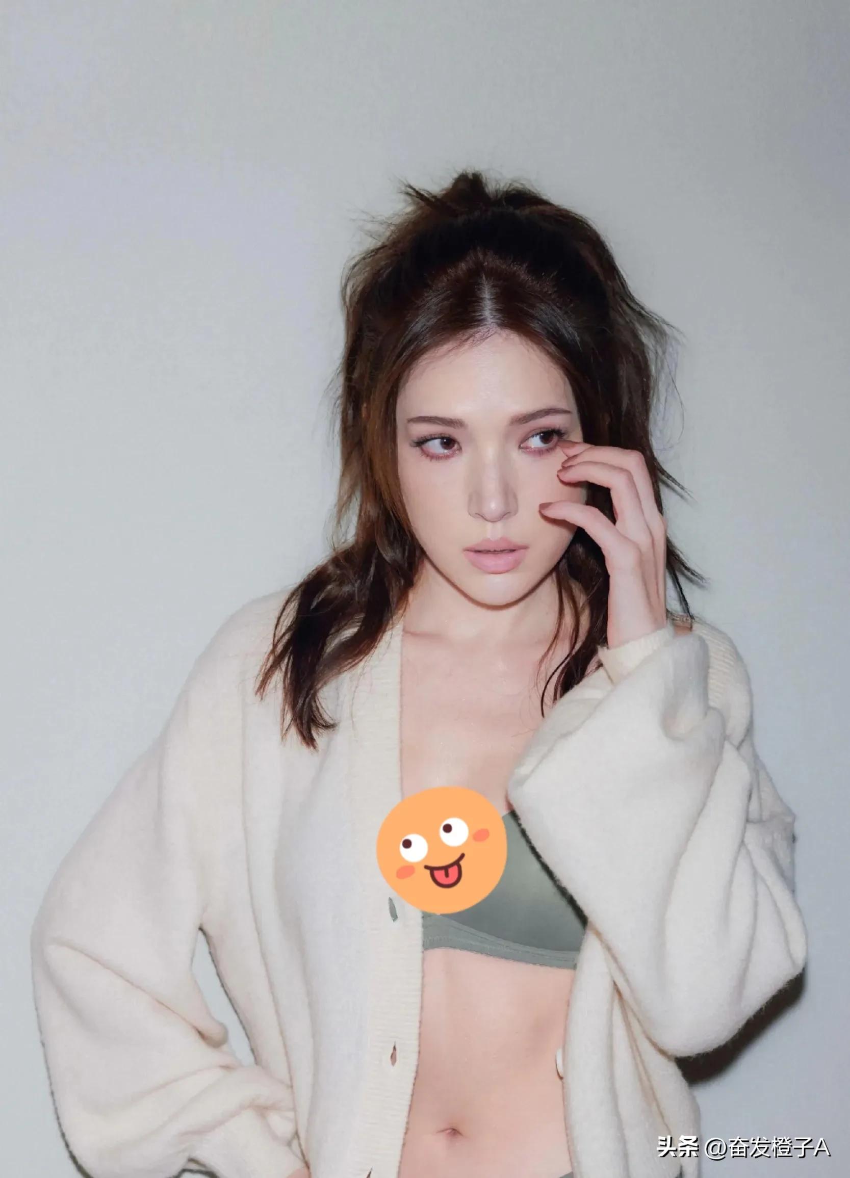 Tiffany Hsu boldly released a large promotional film, showing off her small waist, which is eye ...