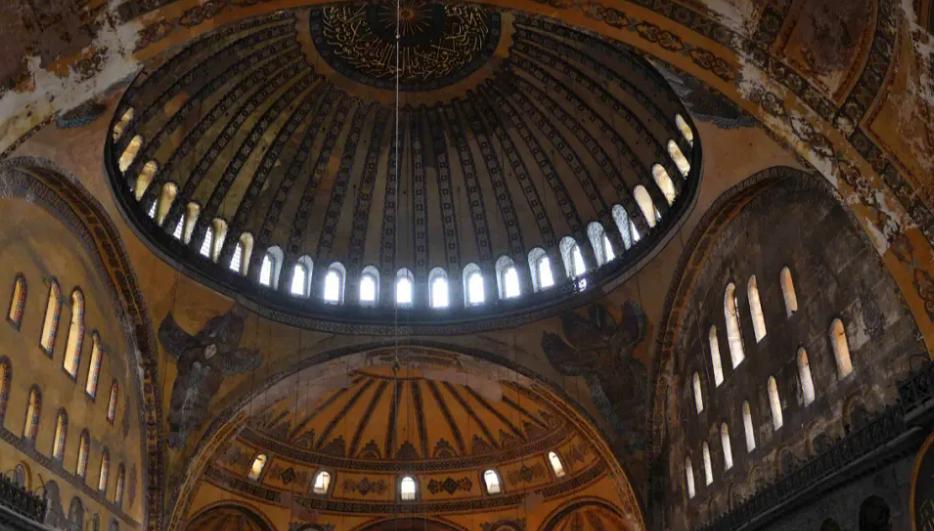 Why is Hagia Sophia known as a masterpiece of Byzantine architecture ...