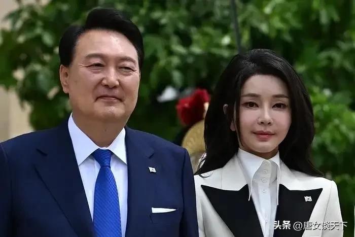 Park Geun-hye came out? Yin Xiyue was "trapped" by his wife, and Moon ...