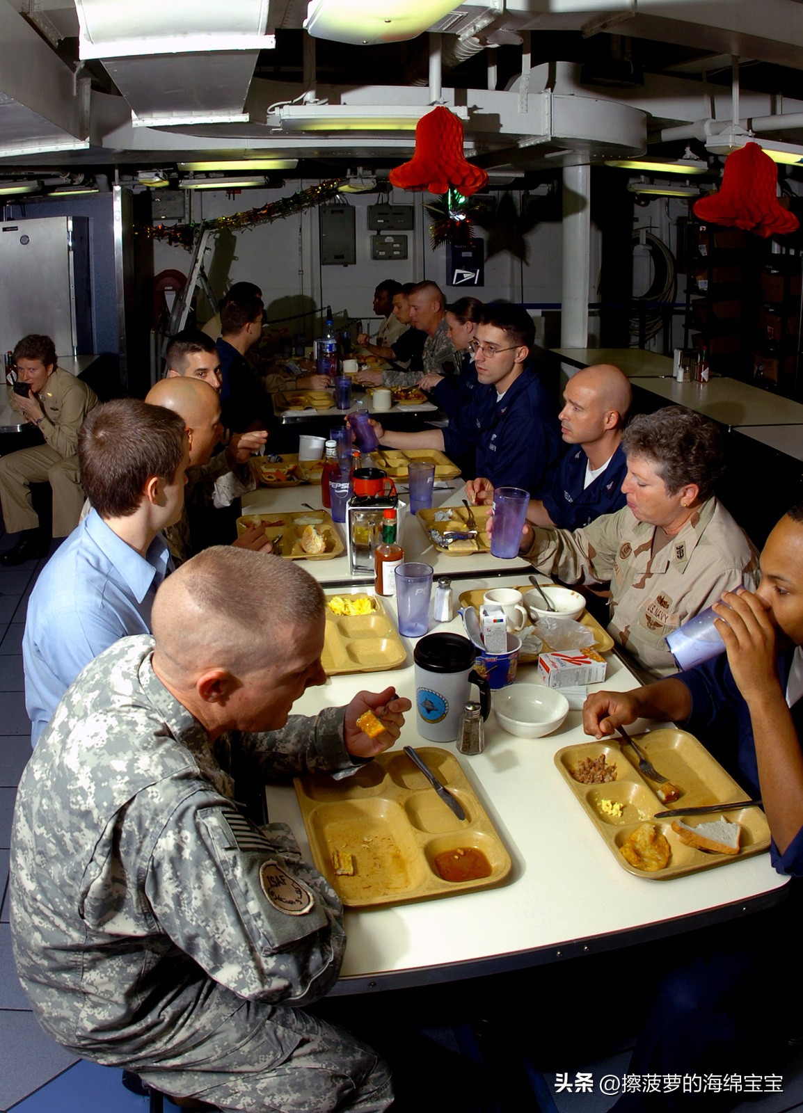 What is it like to eat and cook on a US aircraft carrier? - iNEWS