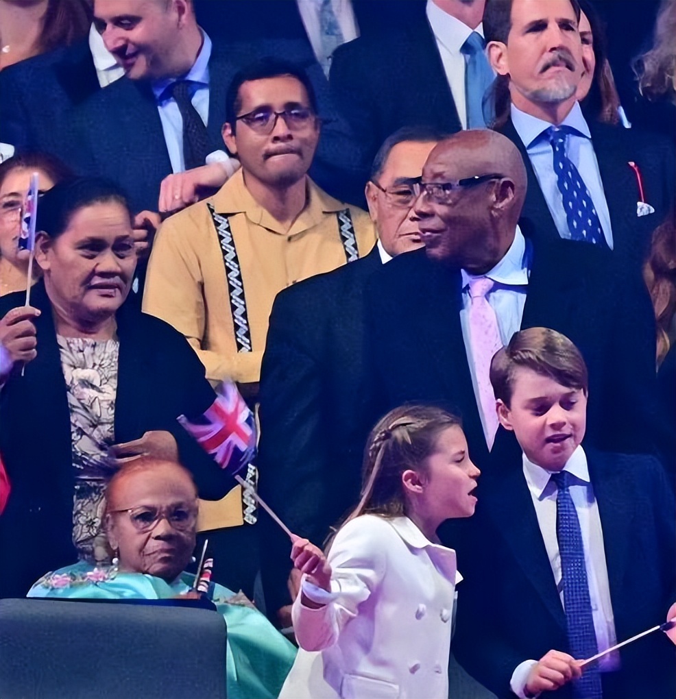 Princess Charlotte has regal looks! Every frown and smile is like a ...