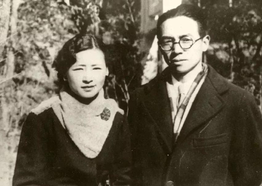 88-year-old Jin Yuelin is still happy like a child when he sees ...