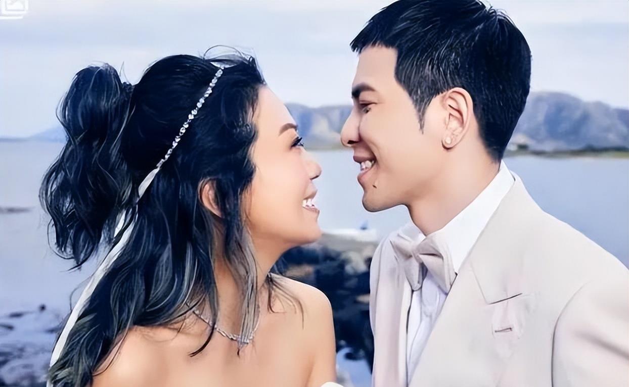 Hsiao Chin Teng and Lin Youhui's romantic seaside wedding, a fairy tale love story! - iMedia