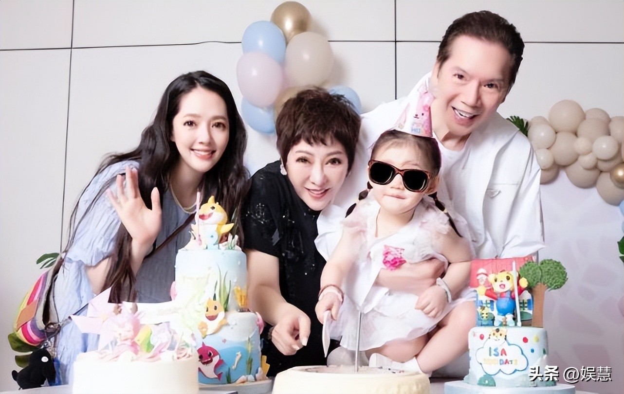 Xiang Taishang took a family photo, Guo Biting appeared for the first ...