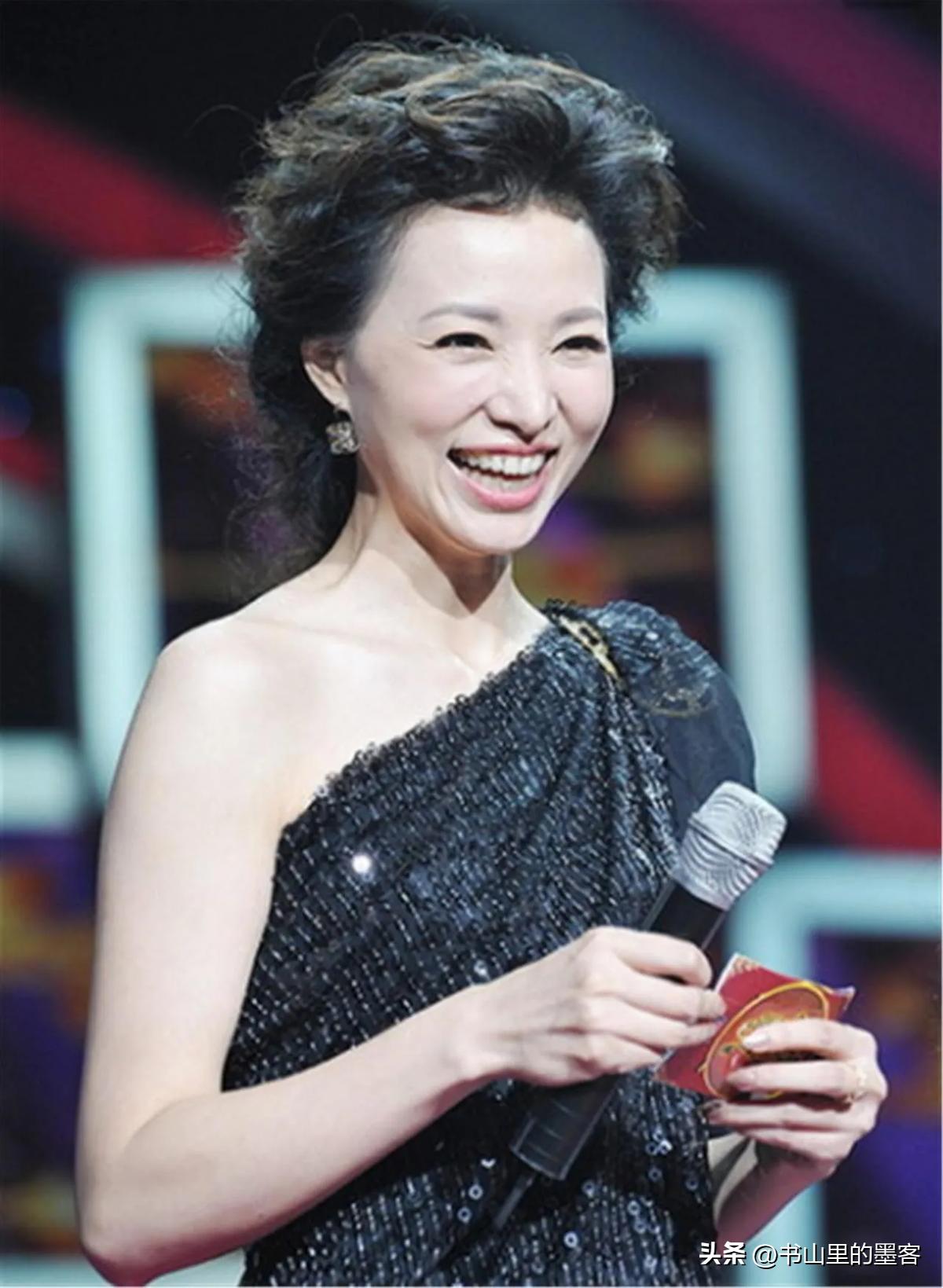 The 49-year-old Dong Qing, who was praised by CCTV but went to the ...