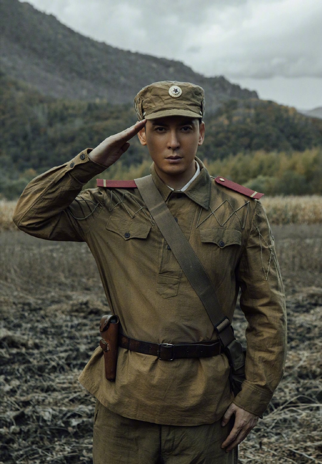 The spy war drama "The Hive" ushered in the dawn, starring Song Yi and Han Dong, joined by old ...