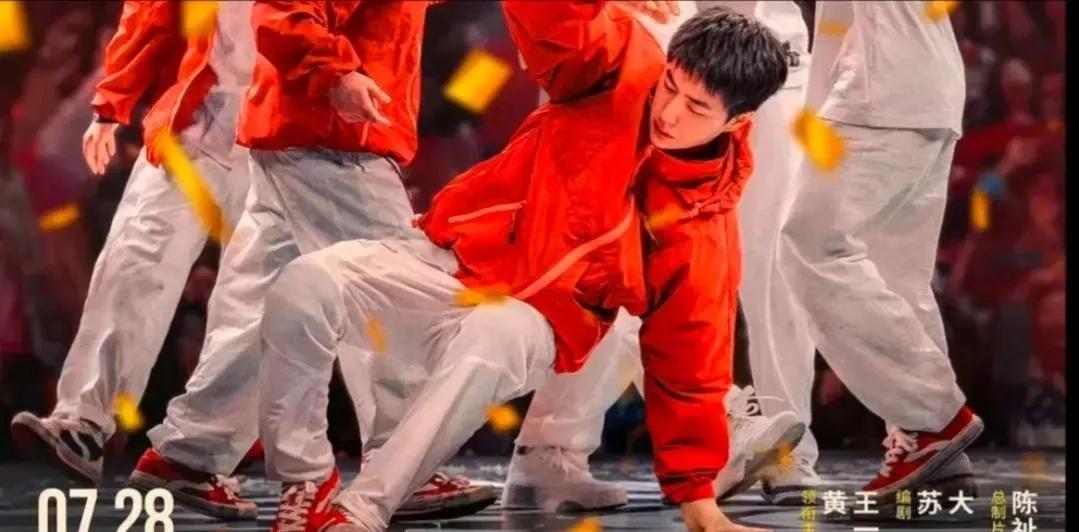 Wang Yibo is an extreme sports fanatic, a passionate boy on stage, and ...