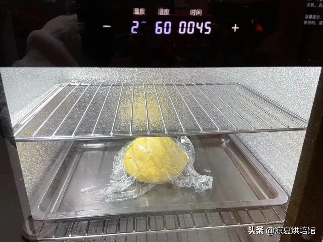 Super satisfying lava bread, the cheese inside is like lava from a ...