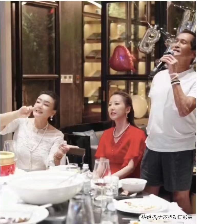 Qi Qin returns to the stage, awakens youthful memories, and makes music ...