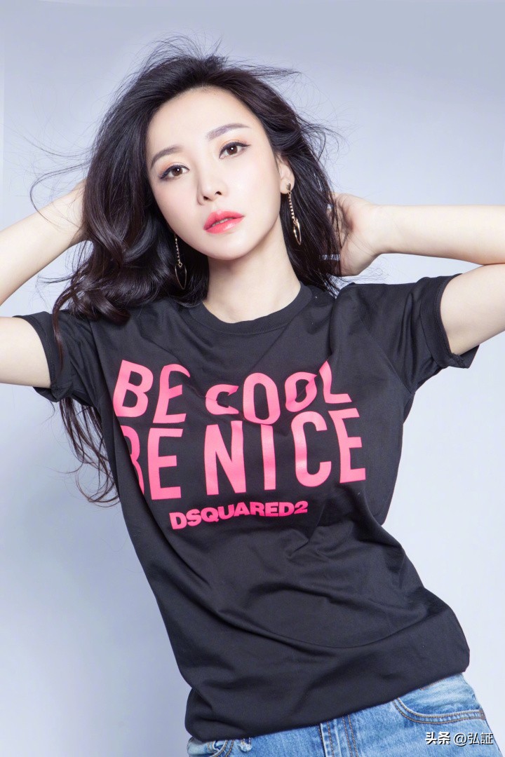 "Sexy Goddess" Liu Yan, with good looks, explosive body, elegant and ...