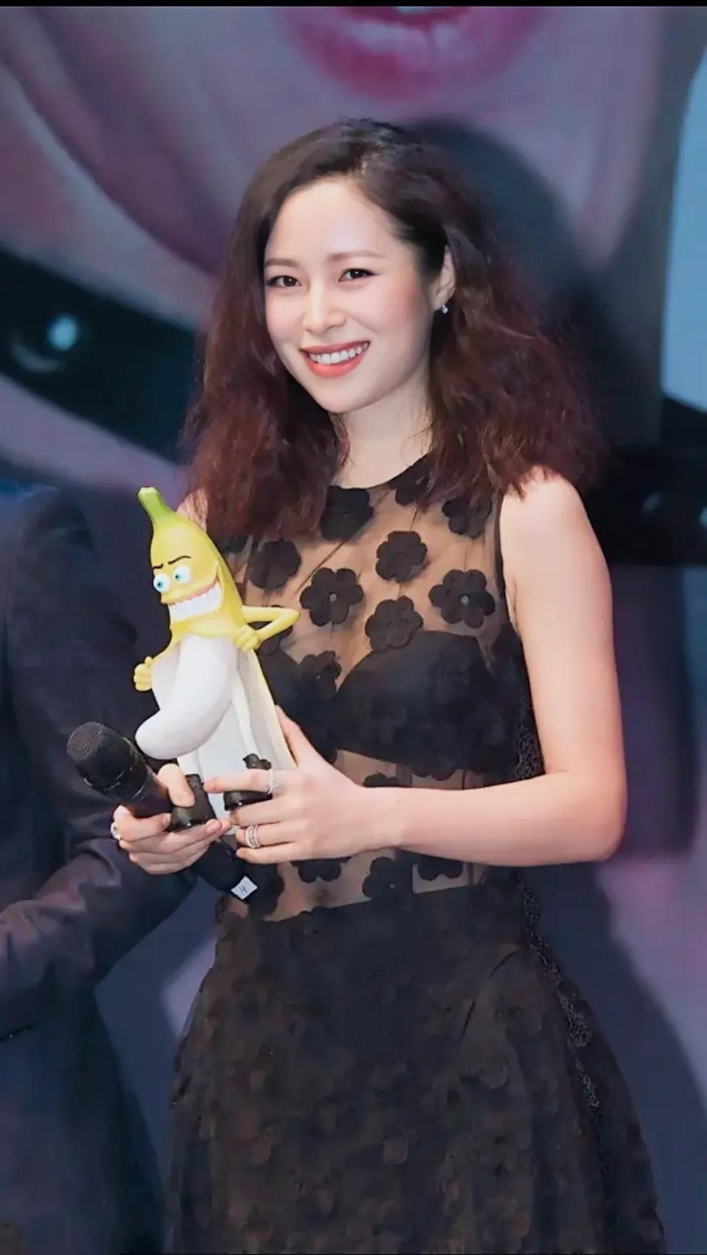 Jiang Yiyan is so charming - iNEWS