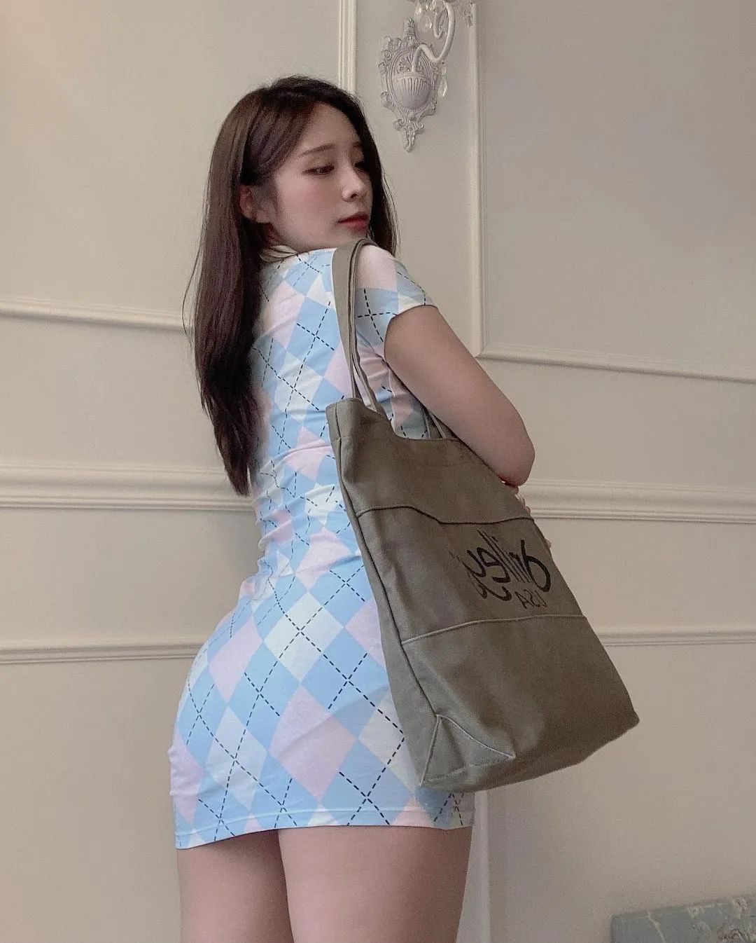 Sexy and charming yoga teacher GgotBBang - iNEWS