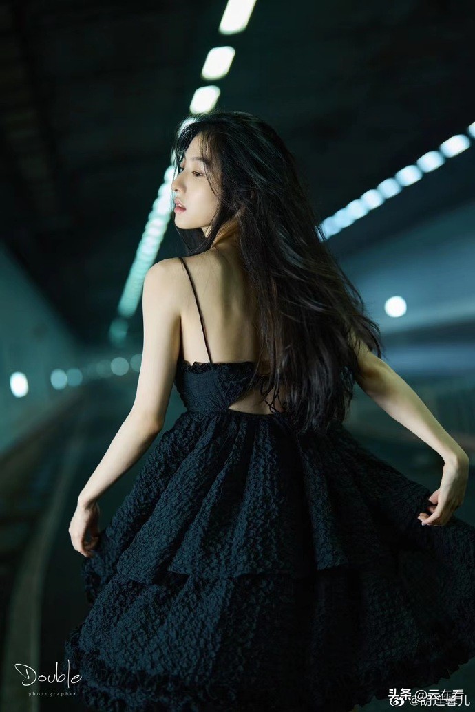 Appreciate the charming and beautiful photos of the powerful actress Hu ...