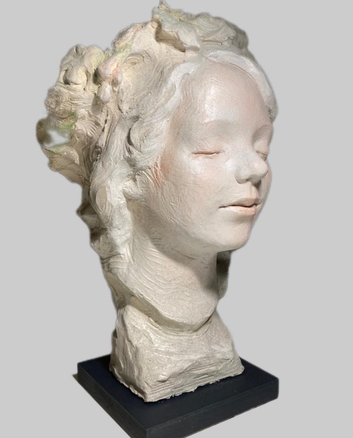 The plump and graceful classical human body sculpture is simple yet ...