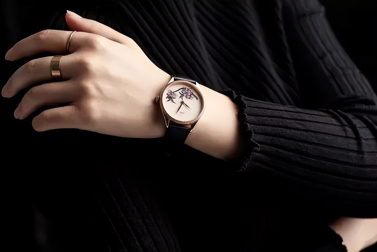 Wearing Su Xiu on the body, on the wrist, and in the hand, Su Xiu is ...